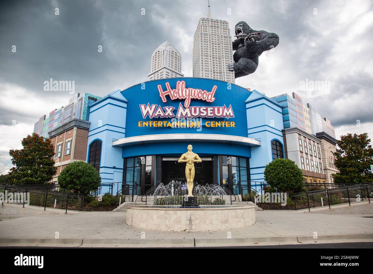 King Kong climbs above the Hollywood Wax Museum Entertainment Center ...