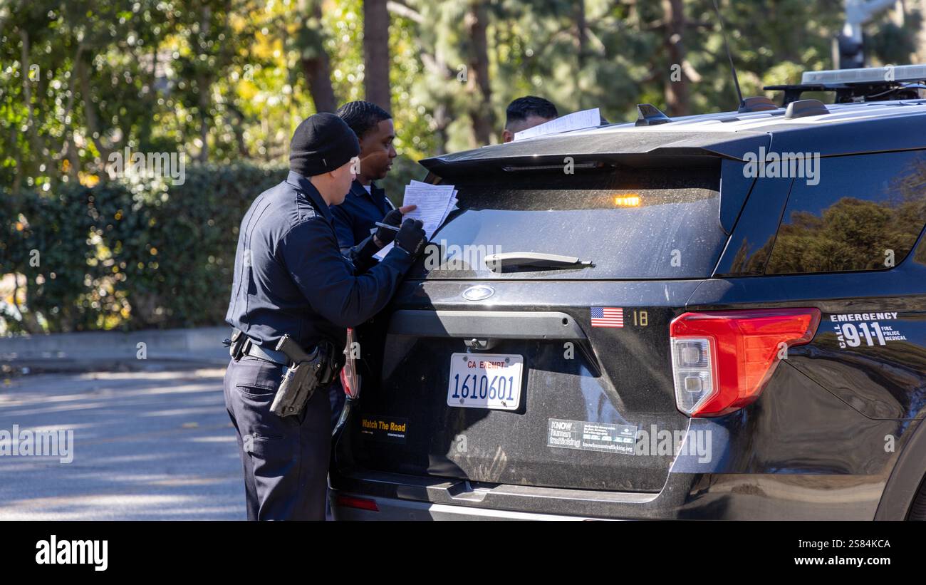 Pacific Palisades, California, USA. 16th Jan, 2025. Los Angeles Police ...