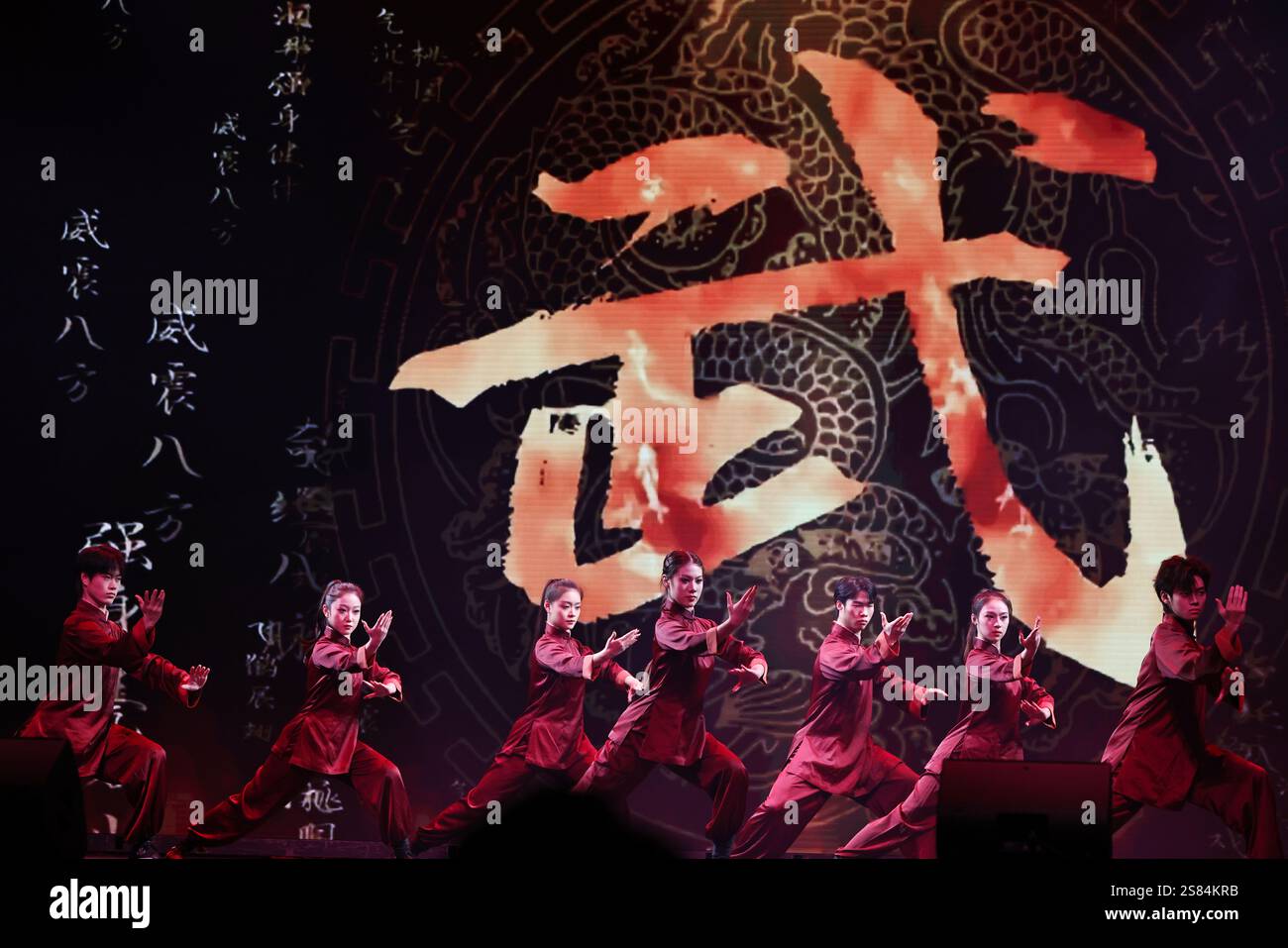 (250121) -- PARIS, Jan. 21, 2025 (Xinhua) -- Artists stage a Chinese martial arts performance ...