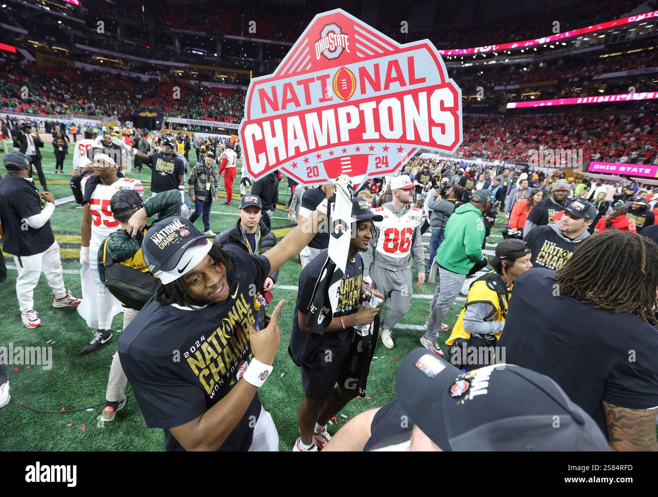 Ohio State players celebrate after the Buckeyes defeated Notre Dame 34 ...