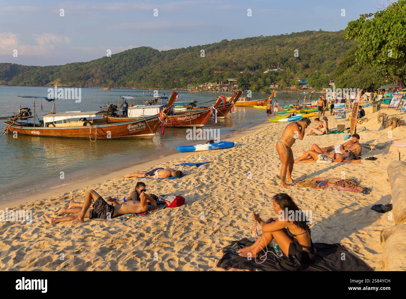 The public beach in Koh Phi Phi Don, Thailand Stock Photo - Alamy