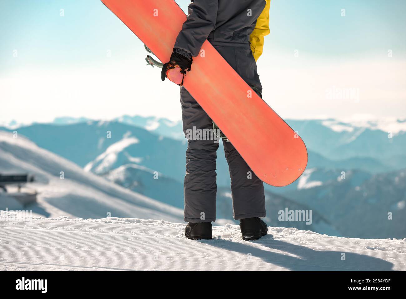 Back view snowboarder girl hi-res stock photography and images - Alamy