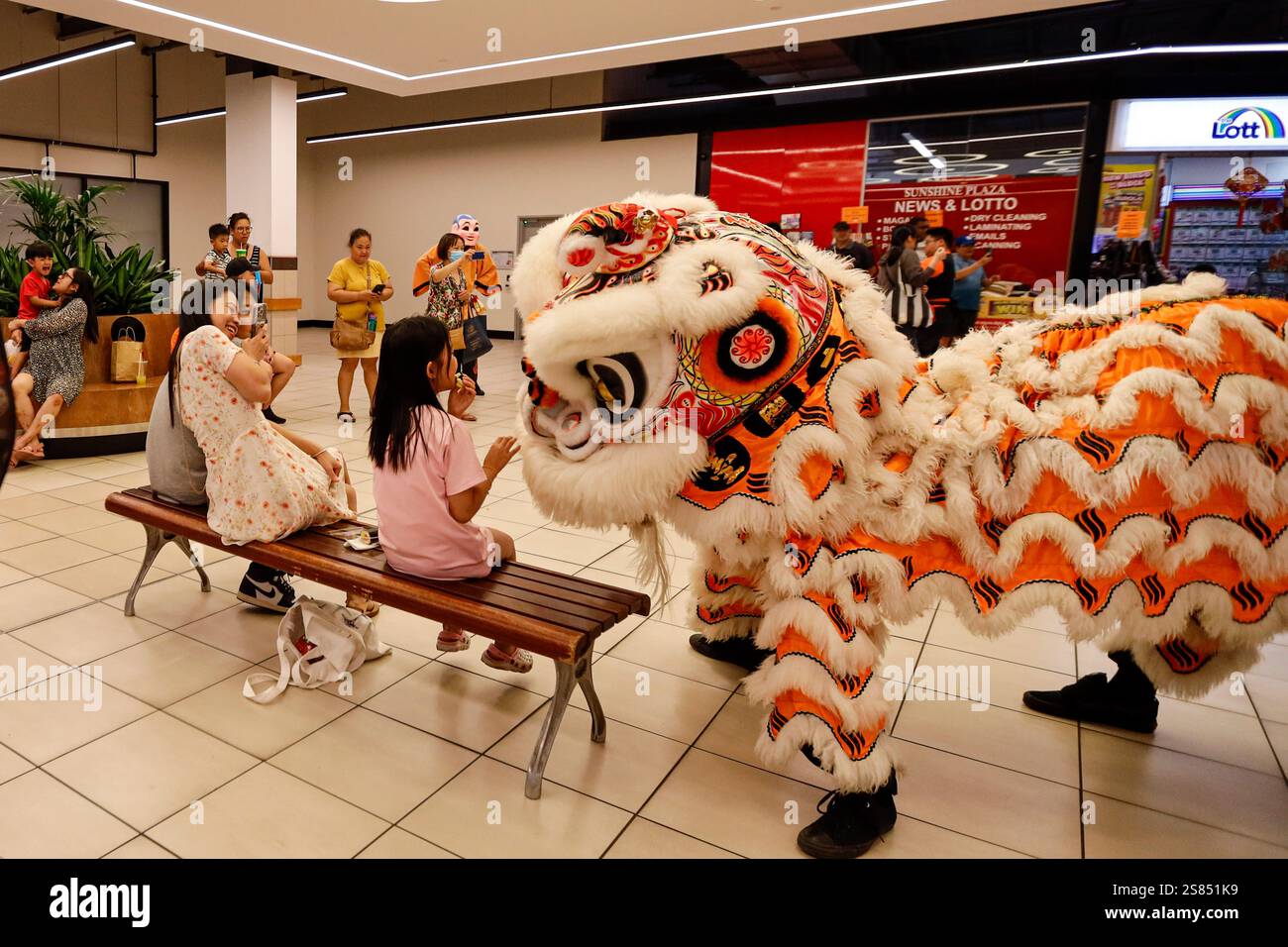 Melbourne, Australia. 21st Jan, 2025. Visitors gather to watch the ...