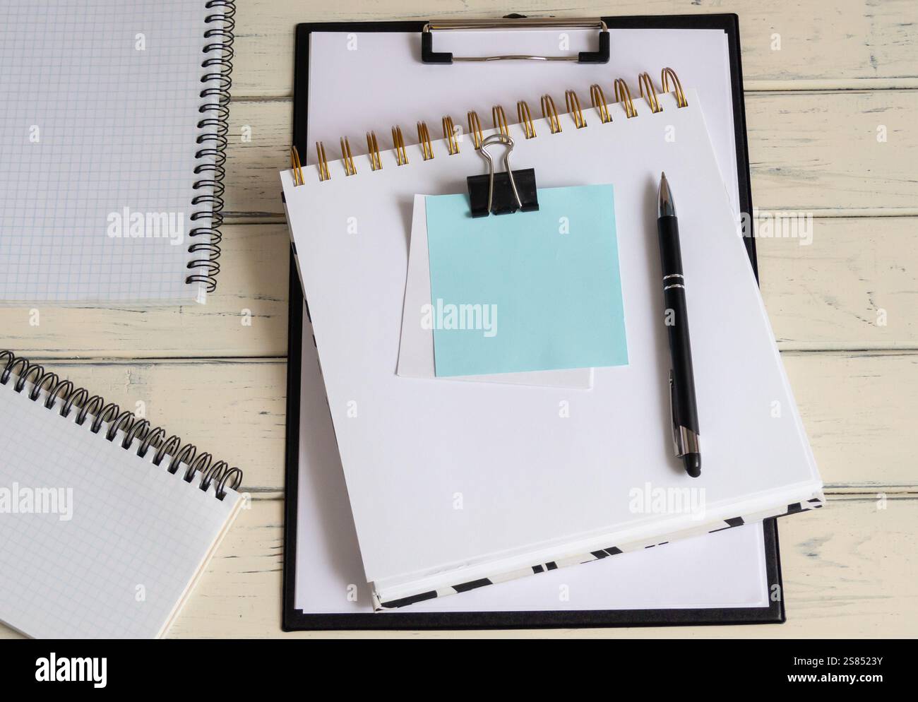 Blank sheet tablet, colored post-it notes, pen Stock Photo - Alamy