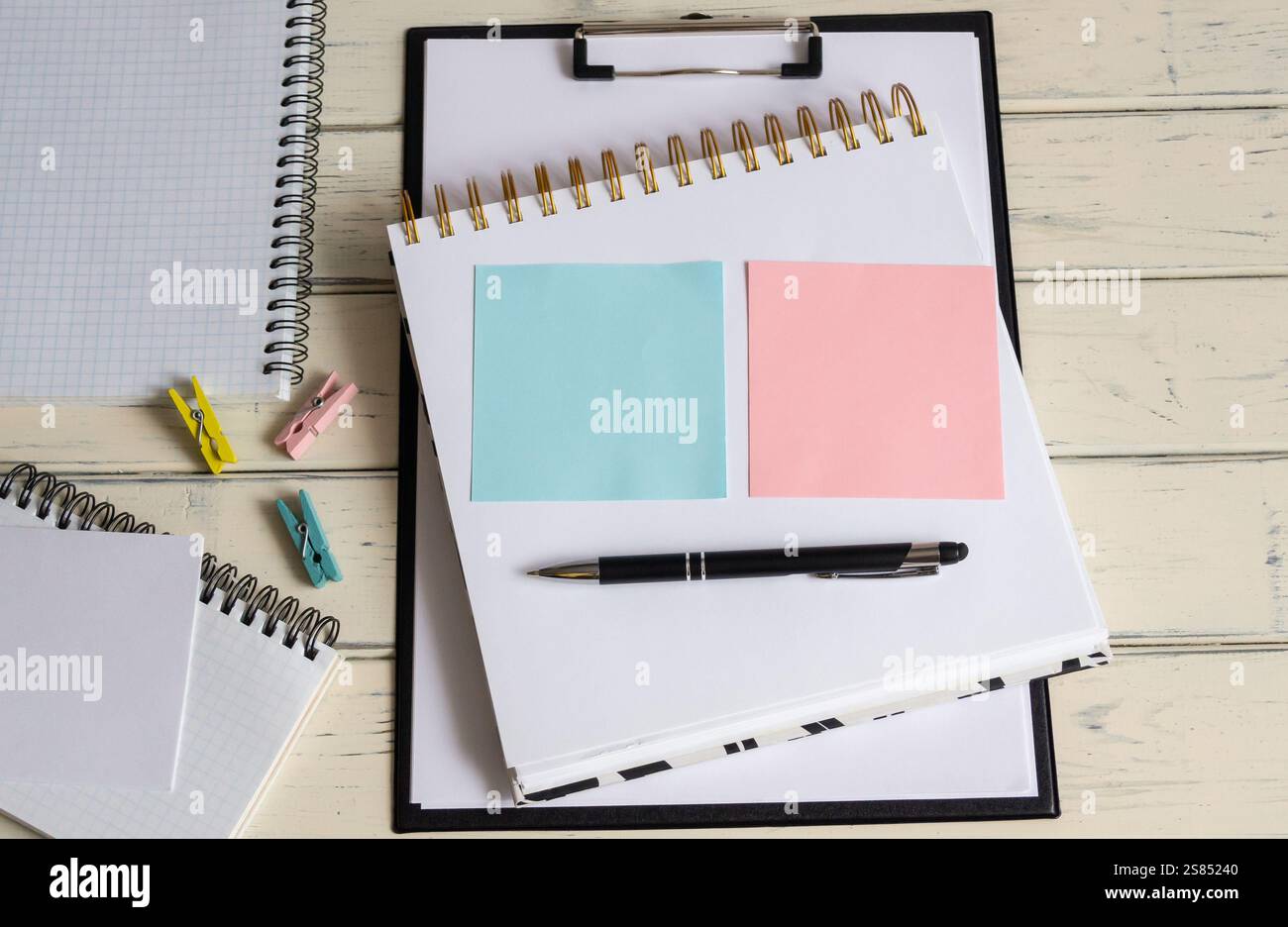 Blank sheet tablet, colored post-it notes, pen Stock Photo - Alamy