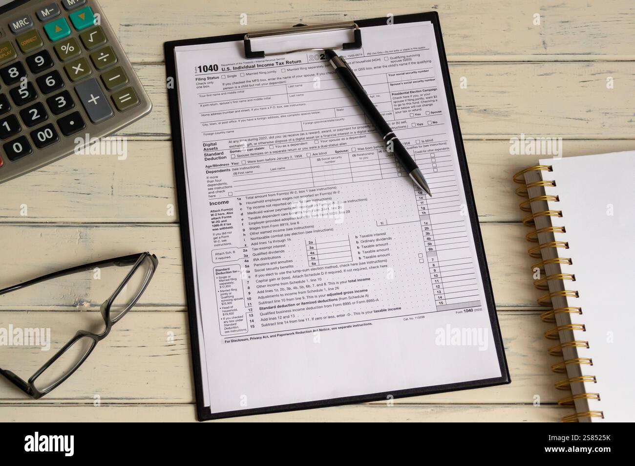 Clipboard paper pen calculator hi-res stock photography and images - Alamy