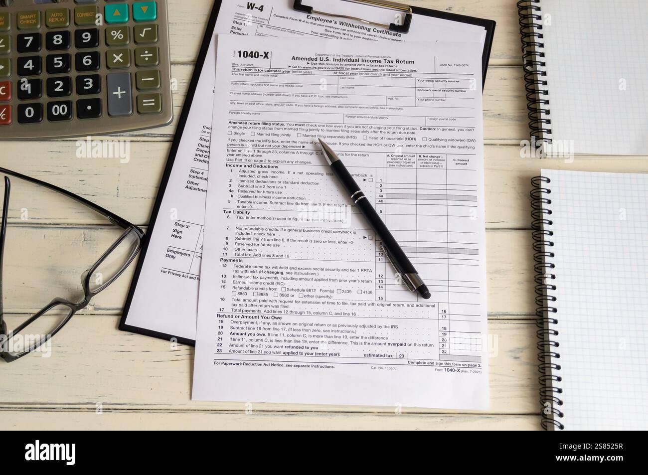 Clipboard paper pen calculator hi-res stock photography and images - Alamy