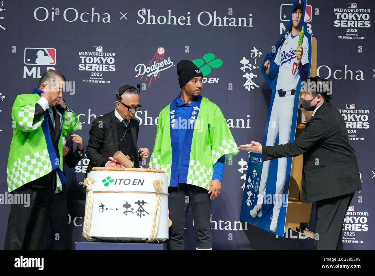 Los Angeles Dodgers right fielder Mookie Betts, second right, and ...