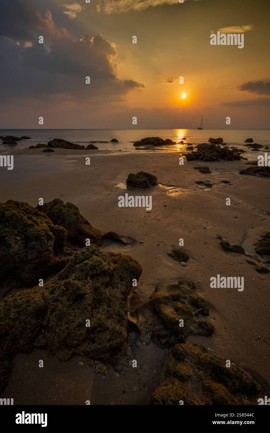 Empty golden sand seashore long hi-res stock photography and images - Alamy
