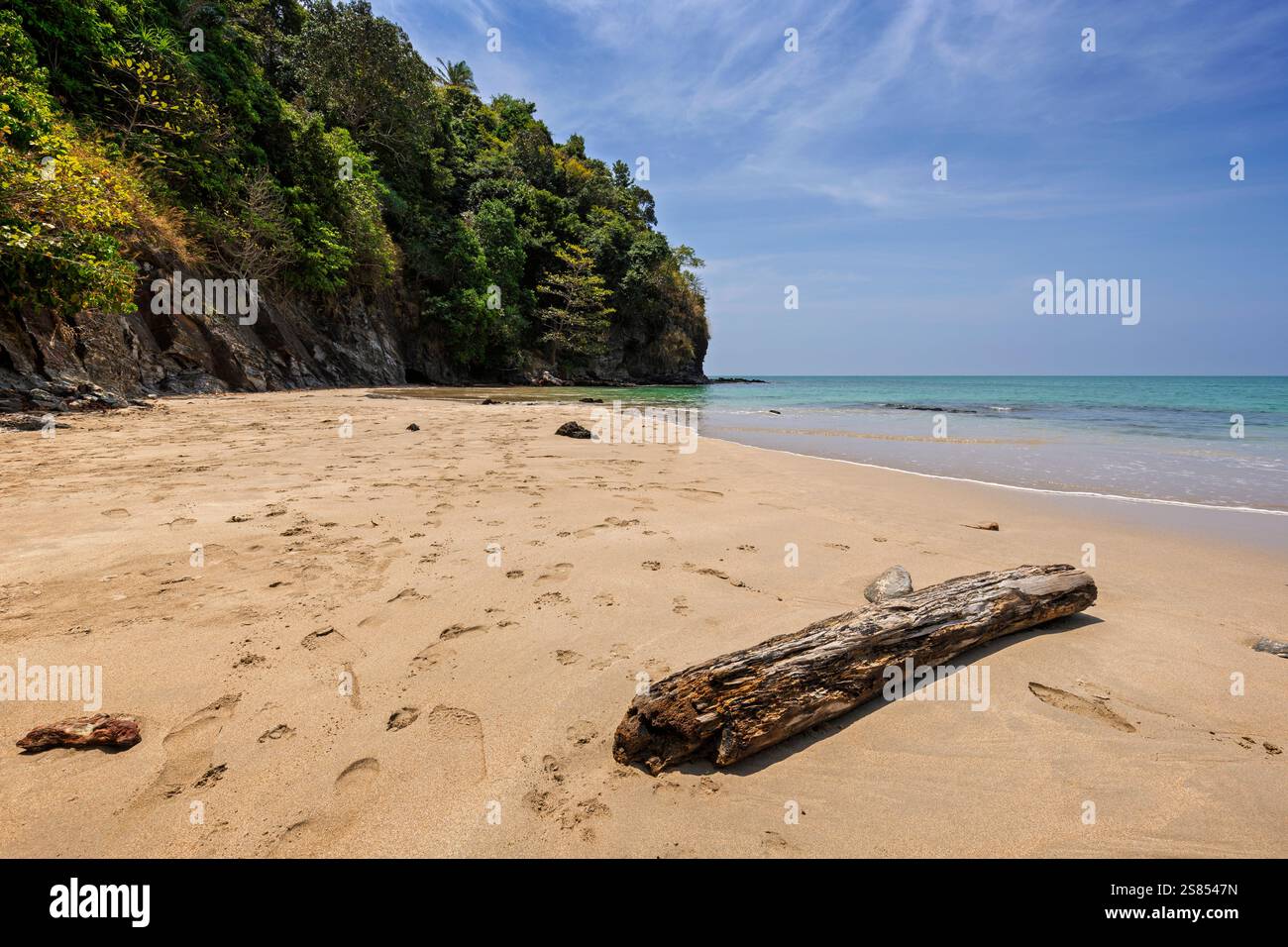 Idyllic and small Nui Bay Beach in Koh Lanta, Thailand, on a sunny day ...