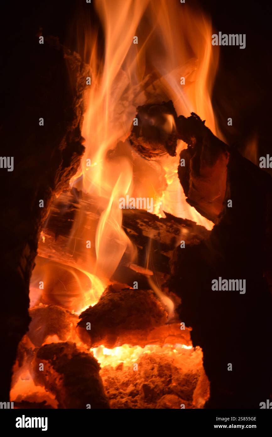 Outdoor fireplace ideas hi-res stock photography and images - Alamy