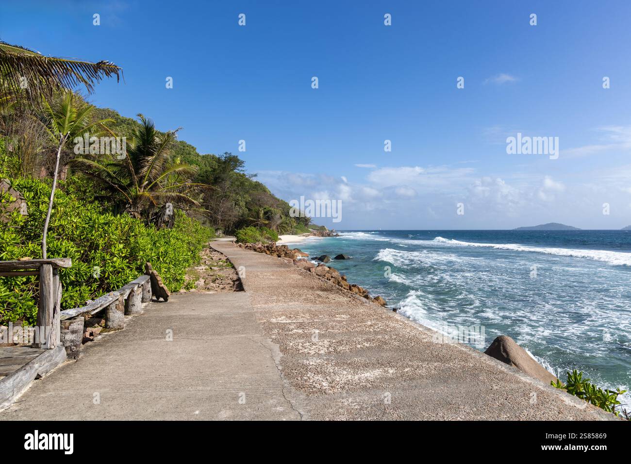End of the Road on La Dique, Seychelles Stock Photo - Alamy