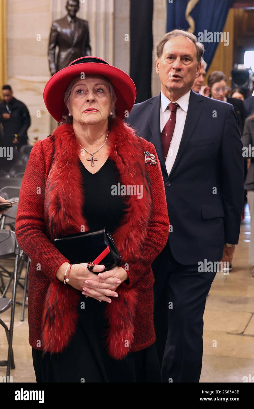 WASHINGTON, DC - JANUARY 20: U.S. Associate Supreme Court Justice ...