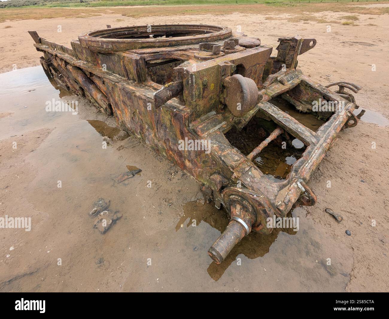 Abandoned Comet 1 A34 tank on a beach in Saltfleet-by-Theddlethorpe ...