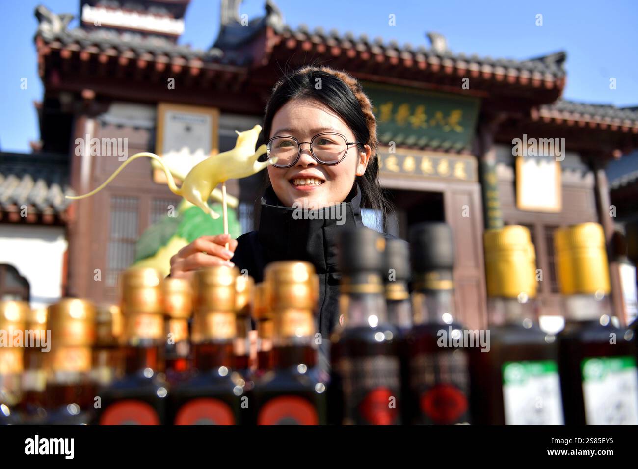 The intangible cultural heritage Spring Festival goods fair attracts ...