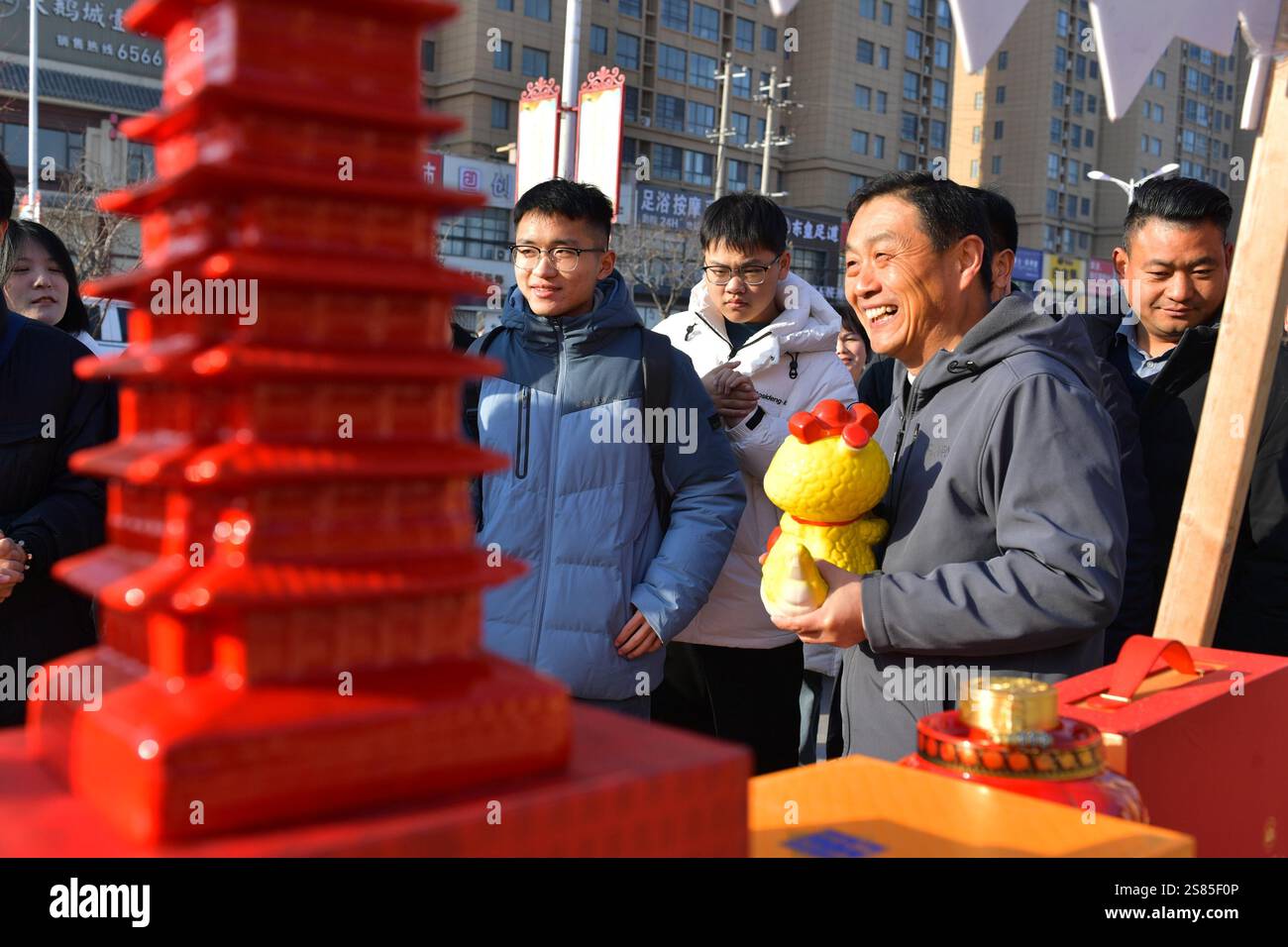 The intangible cultural heritage Spring Festival goods fair attracts ...