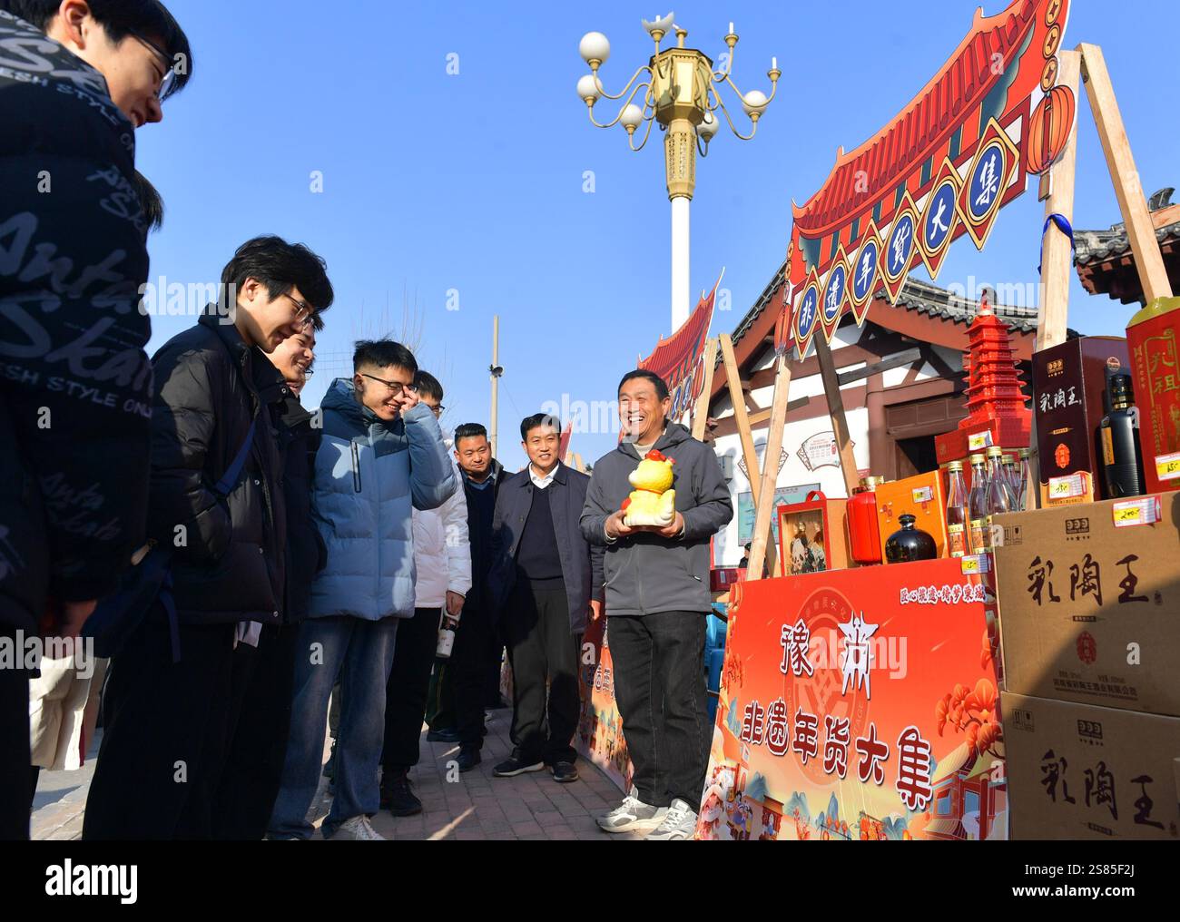 The intangible cultural heritage Spring Festival goods fair attracts ...