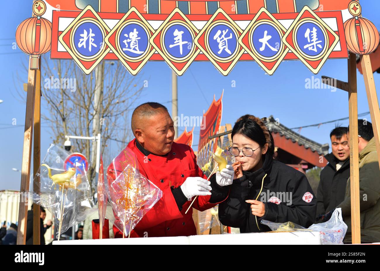The intangible cultural heritage Spring Festival goods fair attracts ...