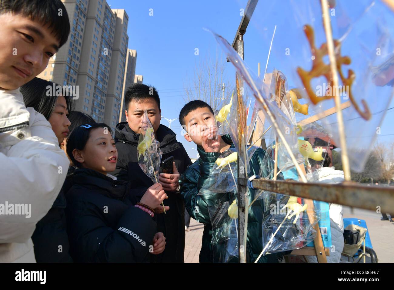 The intangible cultural heritage Spring Festival goods fair attracts ...