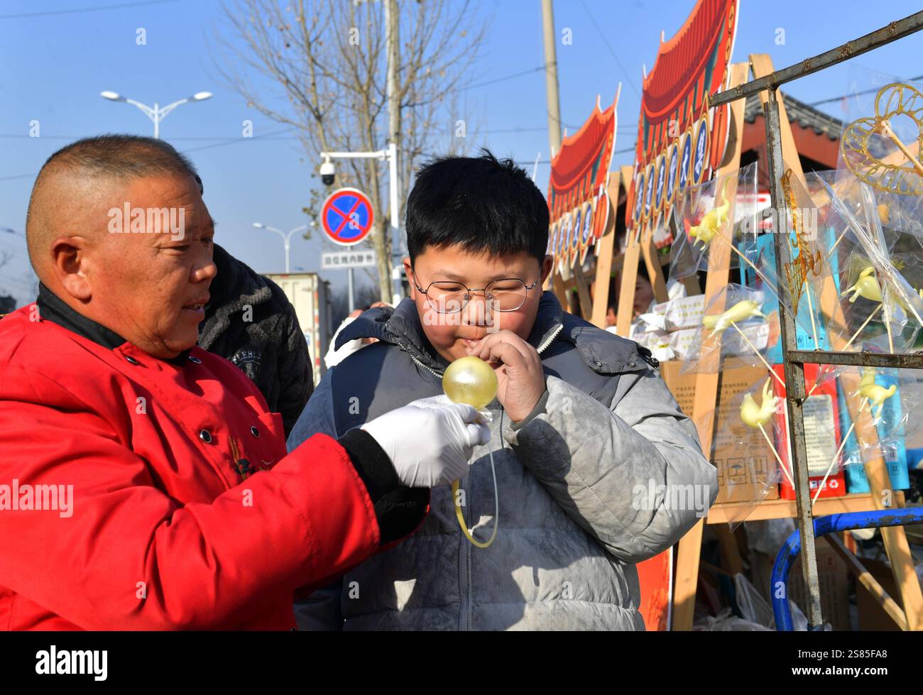 The intangible cultural heritage Spring Festival goods fair attracts ...