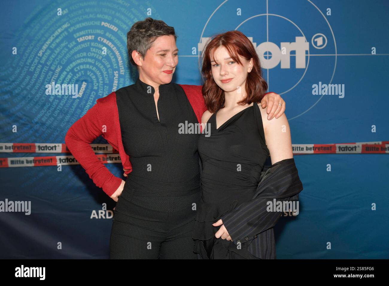 Claudia Wiedemer und Marie Düe bei der Premiere des ARD Fernsehfilms ...