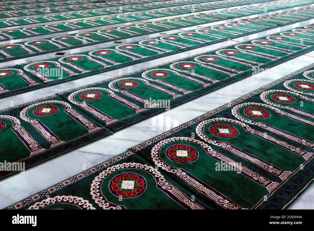 Al Akbar Surabaya National Mosque, carpet with arch design pointing towards Mecca, Surabaya ...