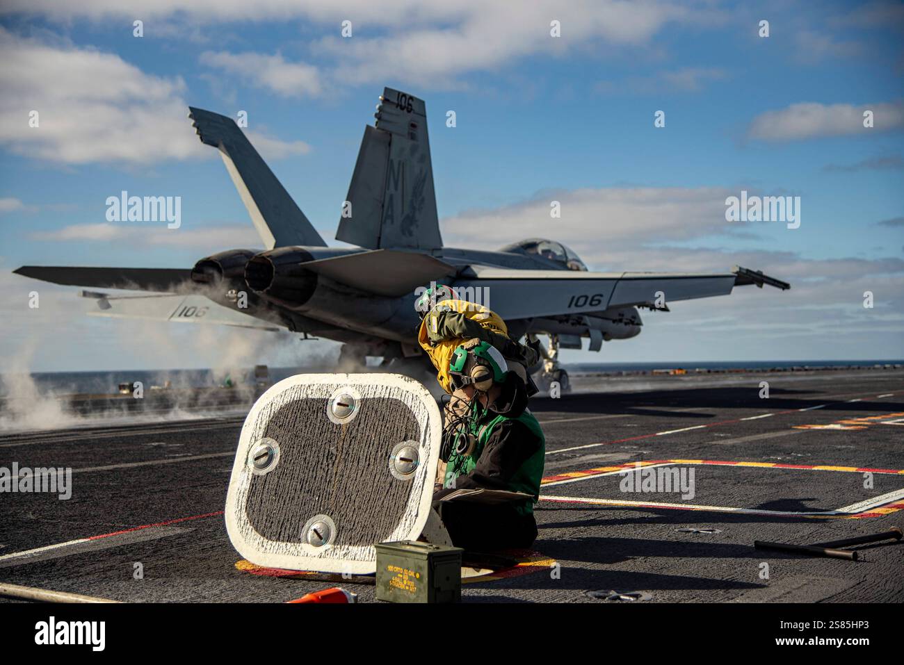 An F/A-18F Super Hornet from the "Fighting Redcocks" of Strike Fighter ...