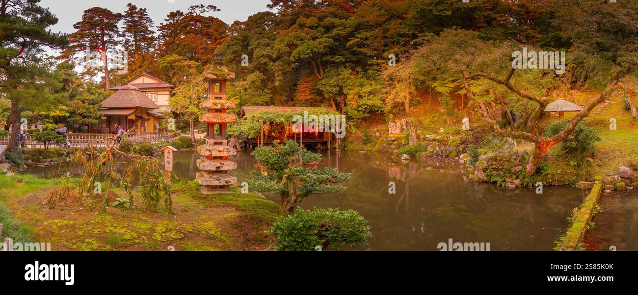 View of Hisago-ike Pond and Kaiseki Pagoda in Kenrokumachi Japanese ...