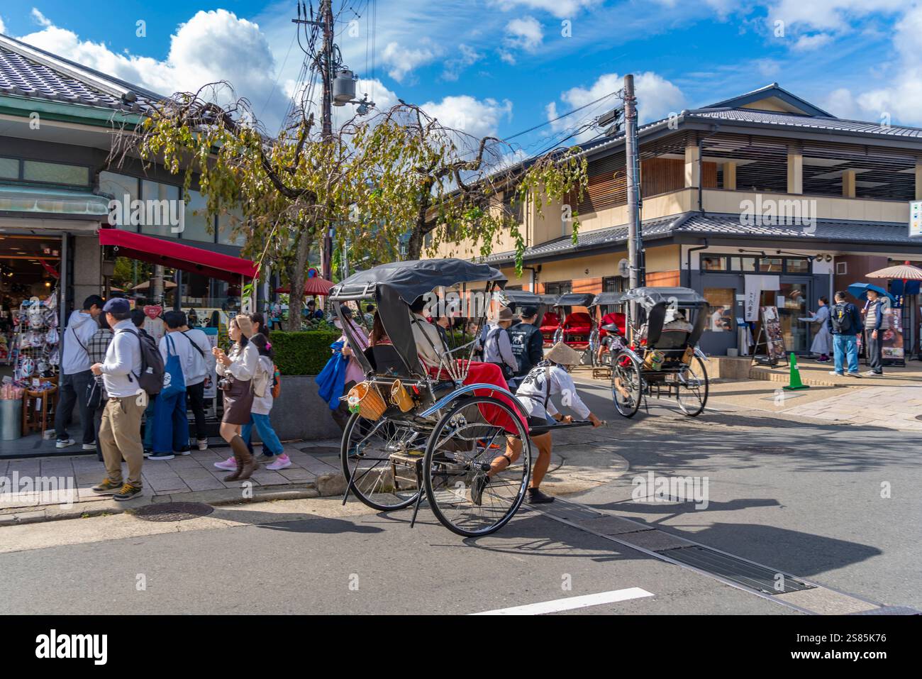 View of rickshaws near Togetsukyo Bridge over Katsura River ...