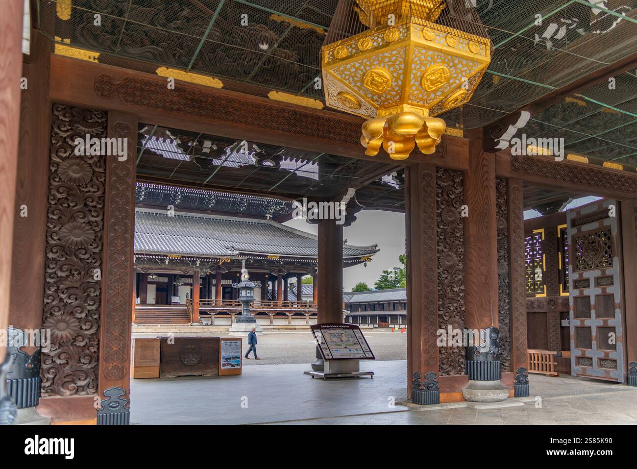 View of Higashi Hongan-ji Temple, Shimogyo Ward, Higashishiokoji ...