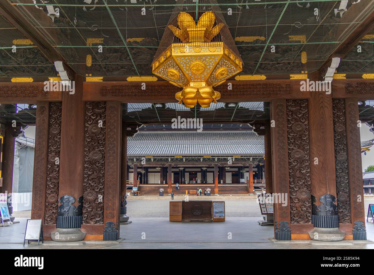 View of Higashi Hongan-ji Temple, Shimogyo Ward, Higashishiokoji ...