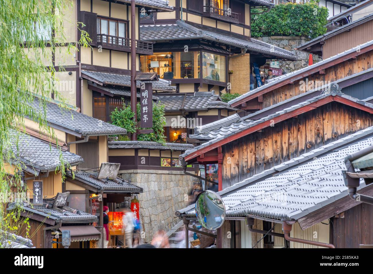 View of busy street and traditional wooden houses in Gion, Kyoto Geisha ...