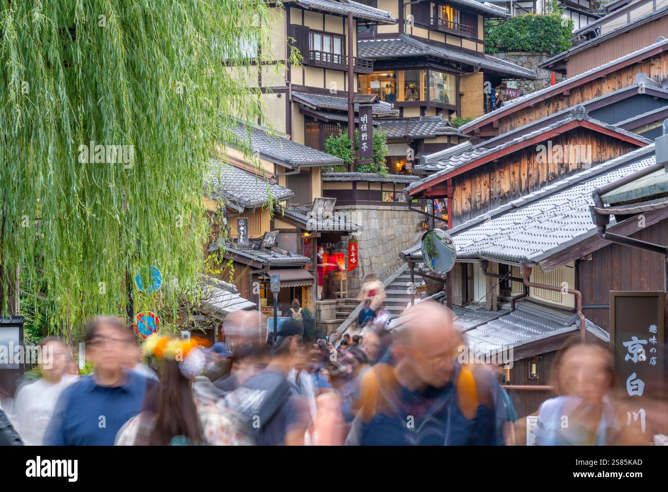 View of busy street and traditional wooden houses in Gion, Kyoto Geisha ...