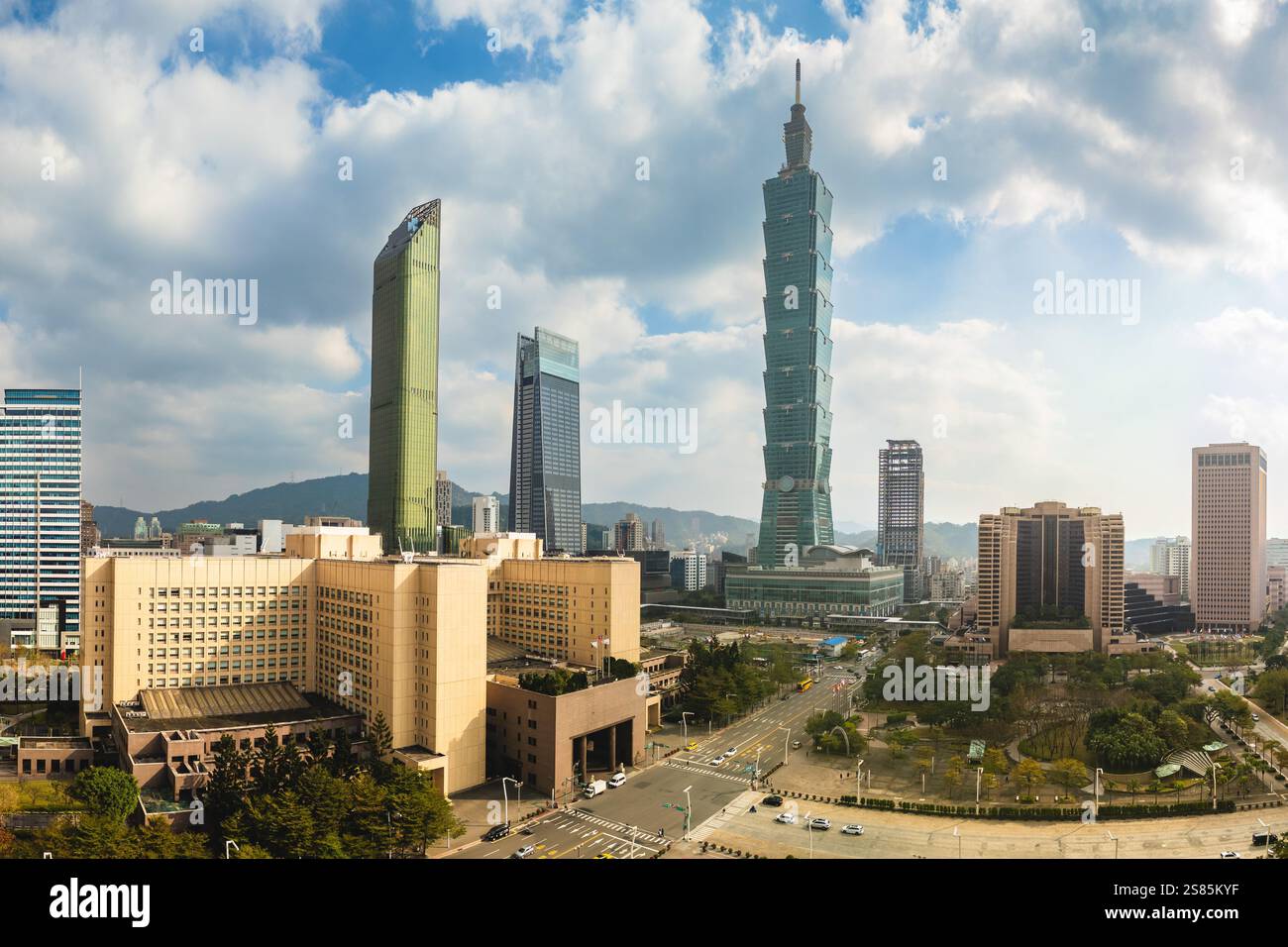 Aerial view of Taipei city with Taipei 101 tower in Taiwan Stock Photo ...