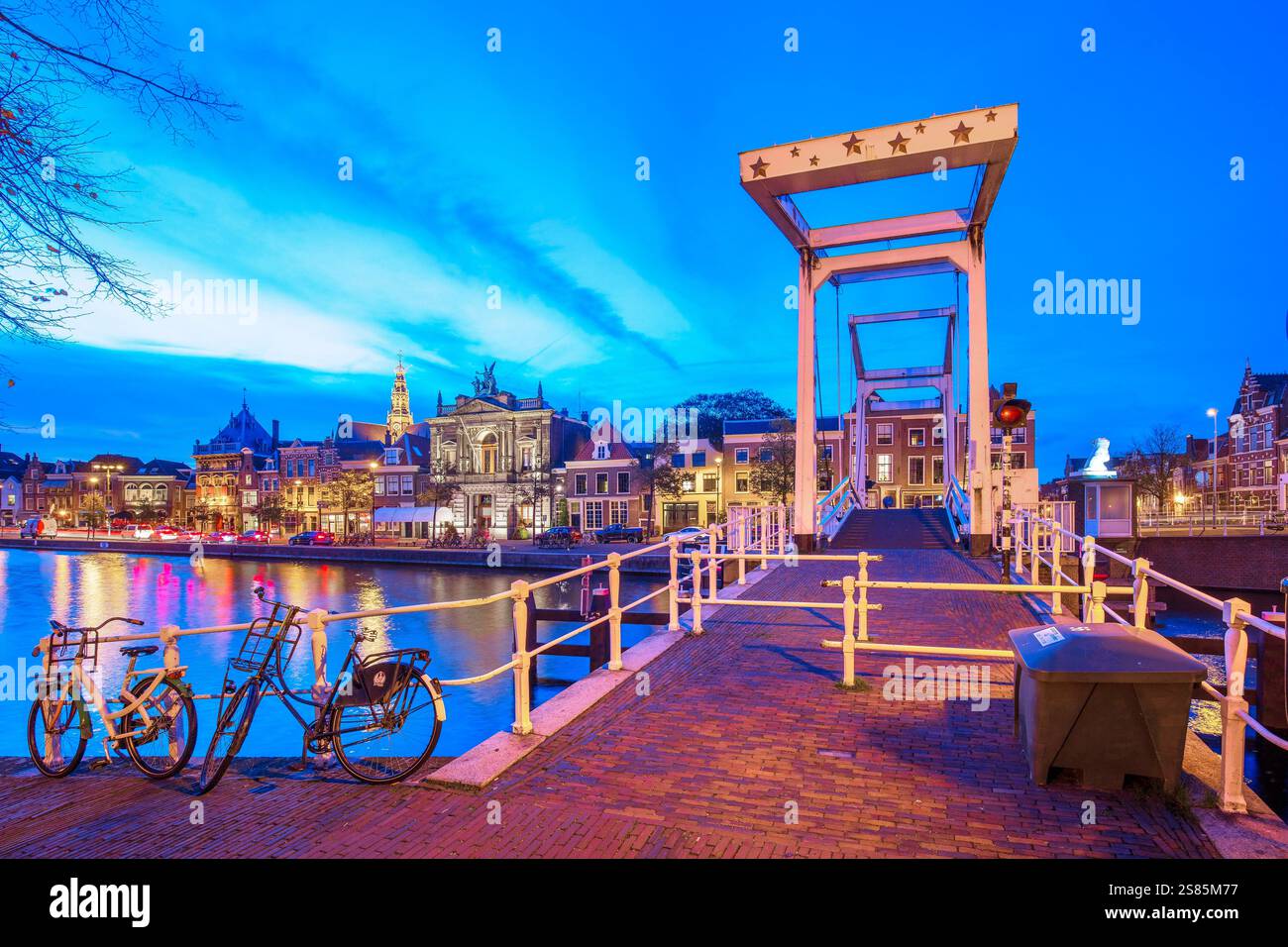 The Binnen Spaarne canal, Haarlem, North Holland, Netherlands, Europe ...