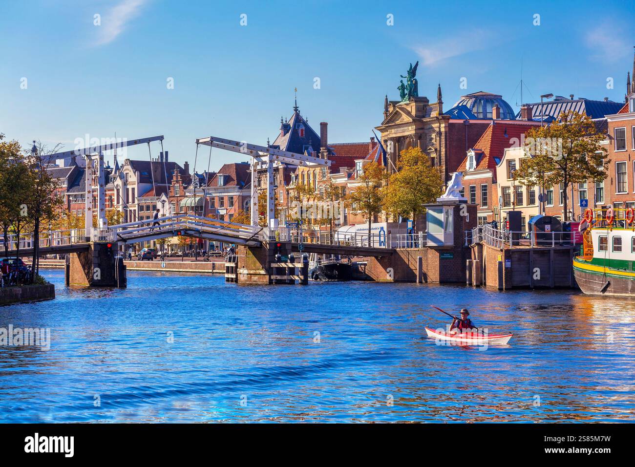 The Binnen Spaarne canal, Haarlem, North Holland, Netherlands, Europe ...