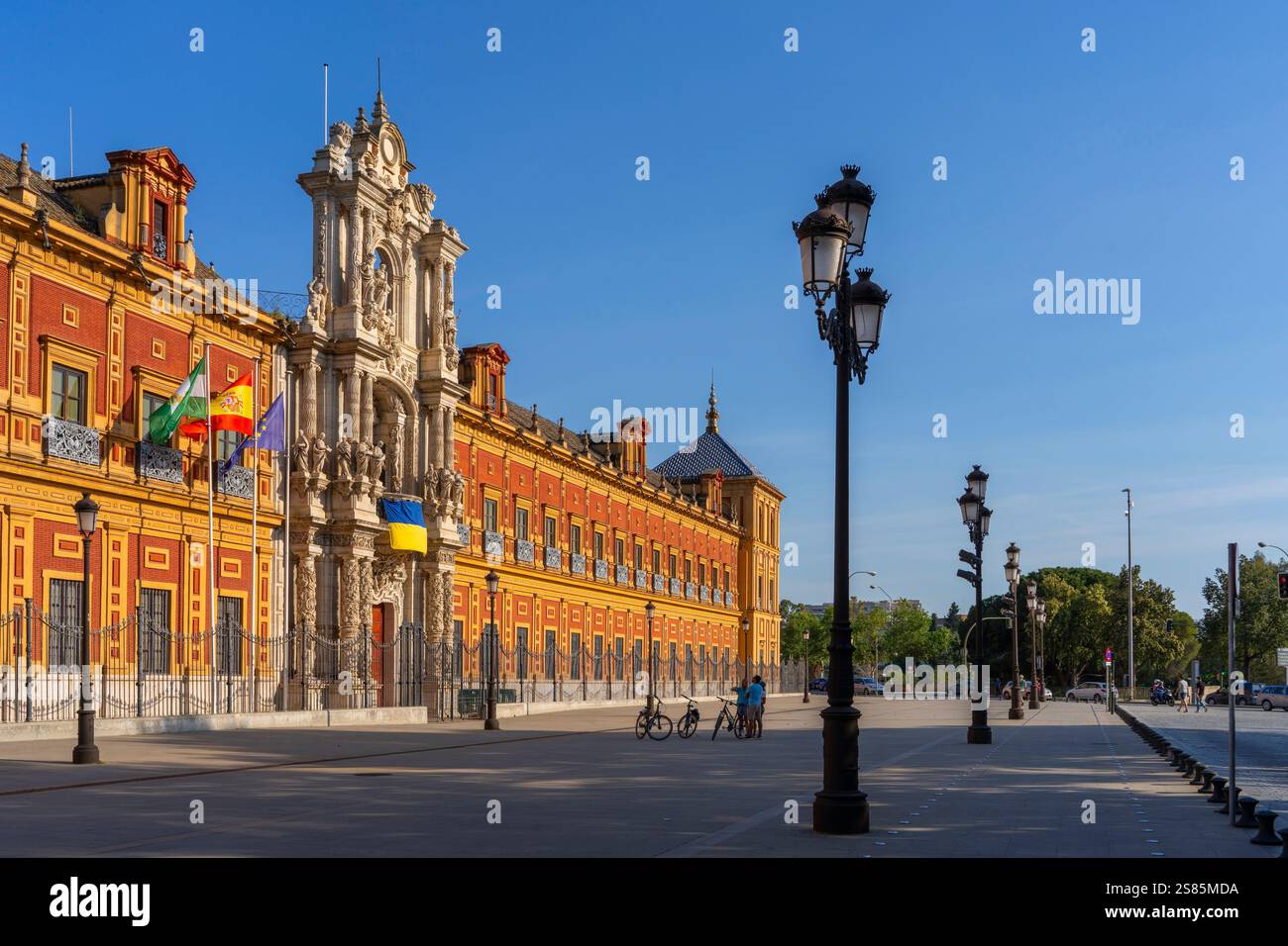 Seville spanish palace hi-res stock photography and images - Alamy
