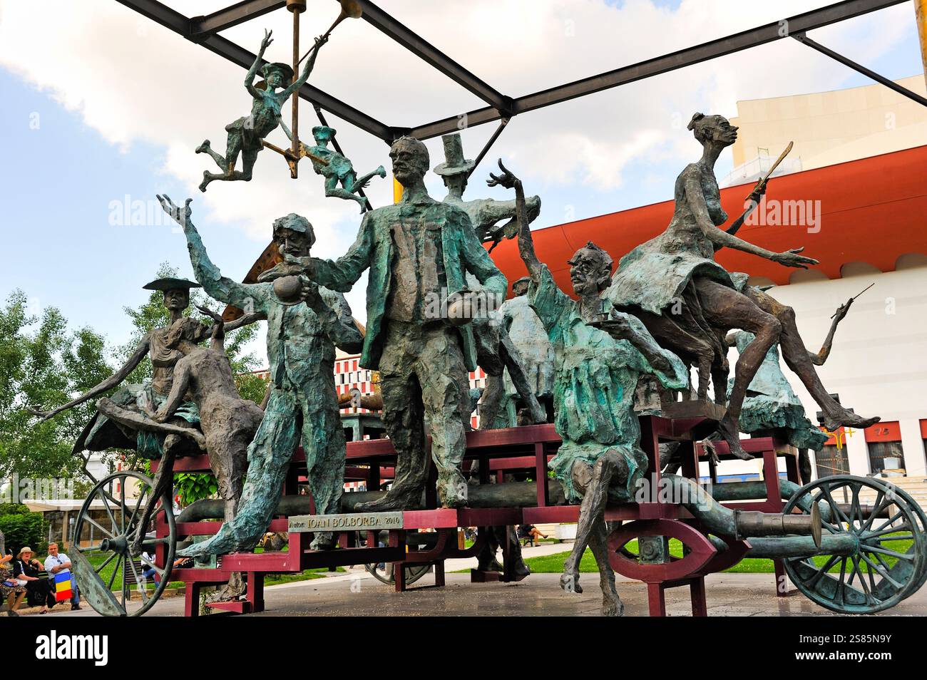 Modern sculpture bucharest hi-res stock photography and images - Alamy