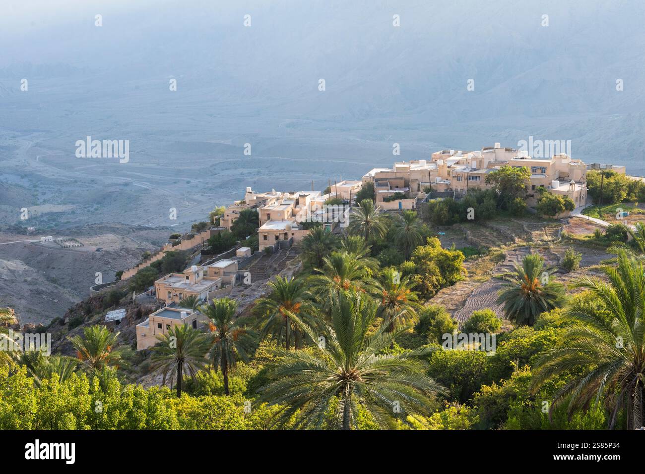 Wakan village, Western Hajar Mountains, border South Batinah ...