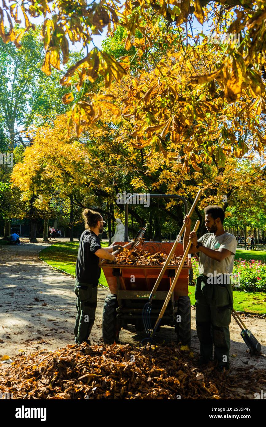 Gardeners paris hi-res stock photography and images - Alamy