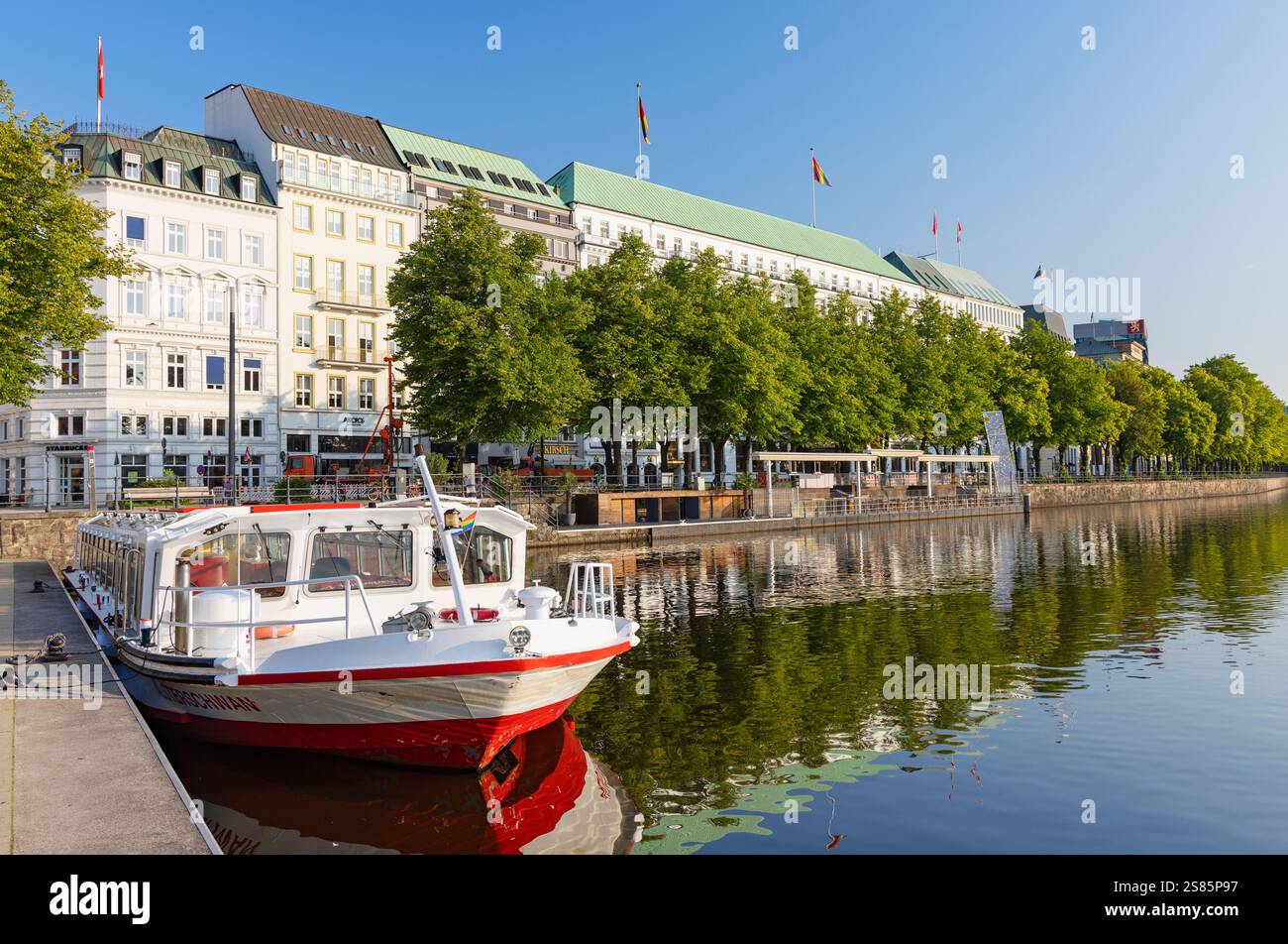 Europe tourist boat sightseeing hi-res stock photography and images - Alamy