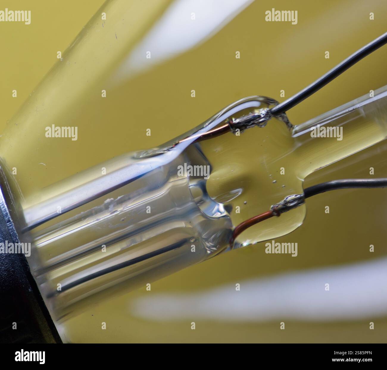 Light bulb with intricate filament hi-res stock photography and images ...