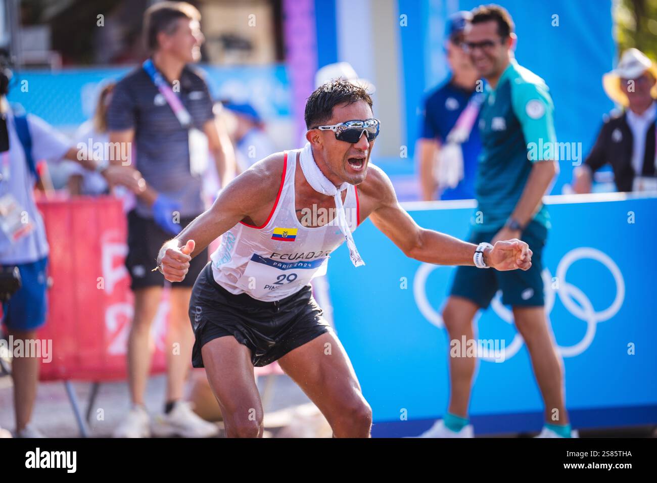 Daniel Pintado celebrating her medal with her country's flag at the ...