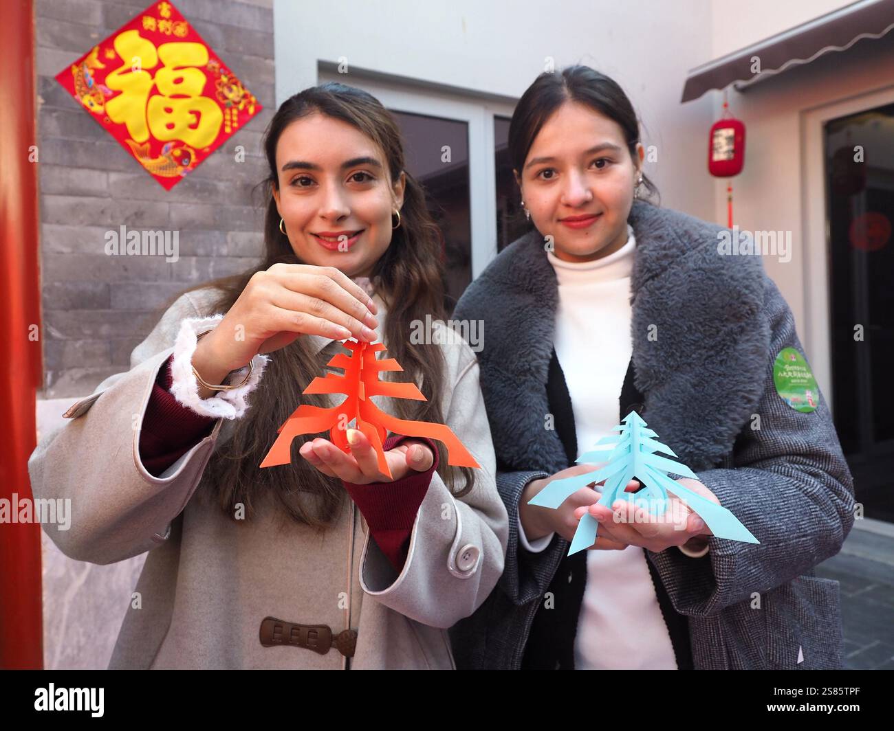 BEIJING, CHINA - JANUARY 21, 2025 - Foreign students experience cutting ...