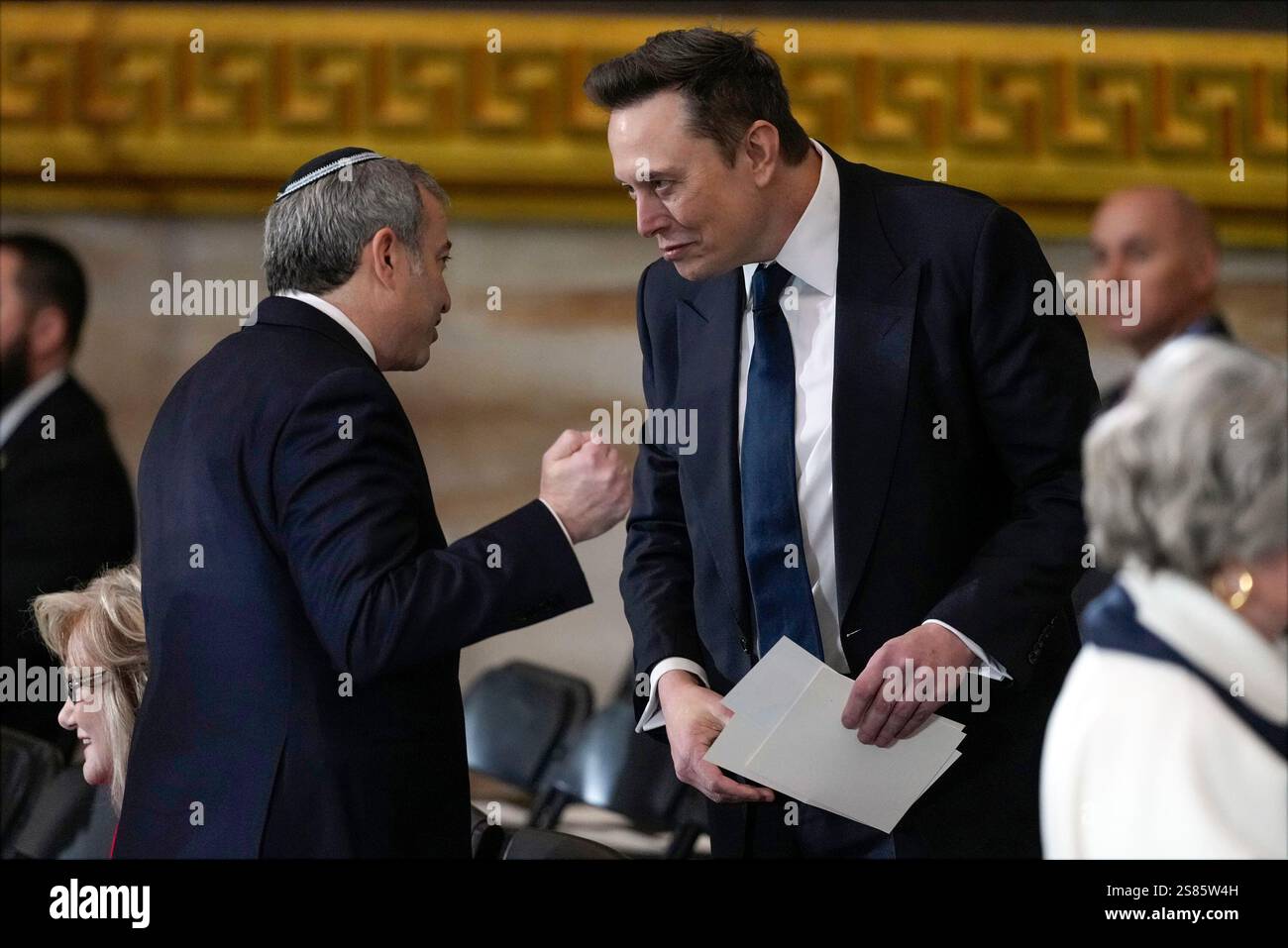 Rabbi Ari Berman talks with Elon Musk before the 60th Presidential ...