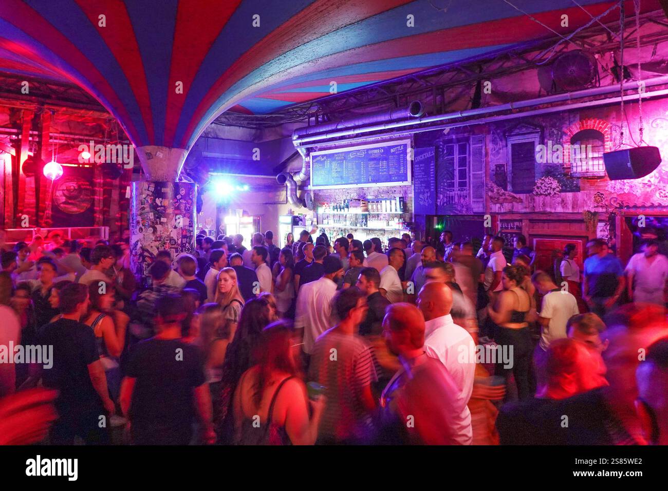 Hungary, Budapest, the Instant-Fogas Ruin Bar. Ruin bars or ruin pubs ...