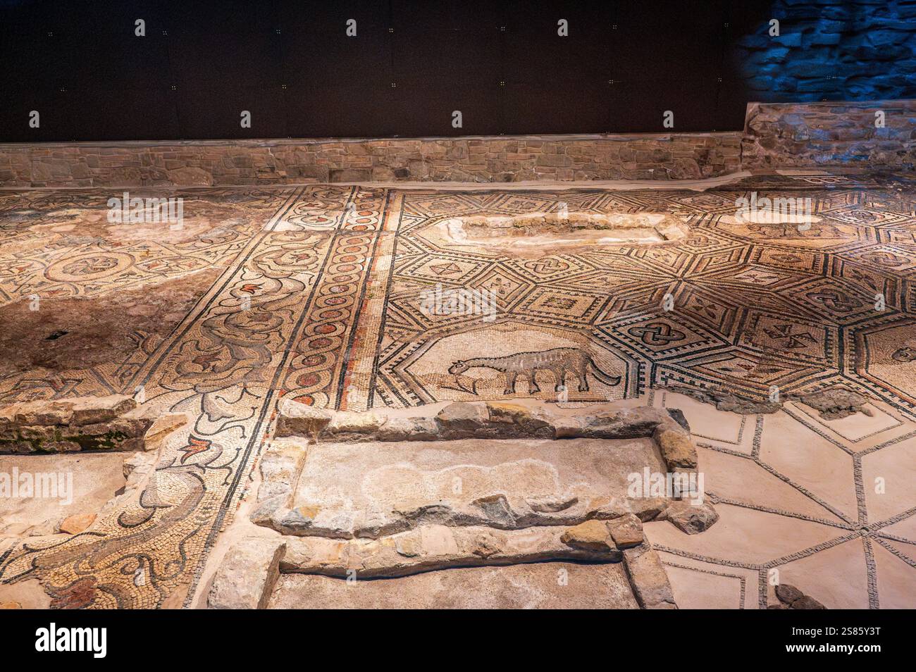 The main city of ancient Rome. Aquileia between Roman colonization and ...