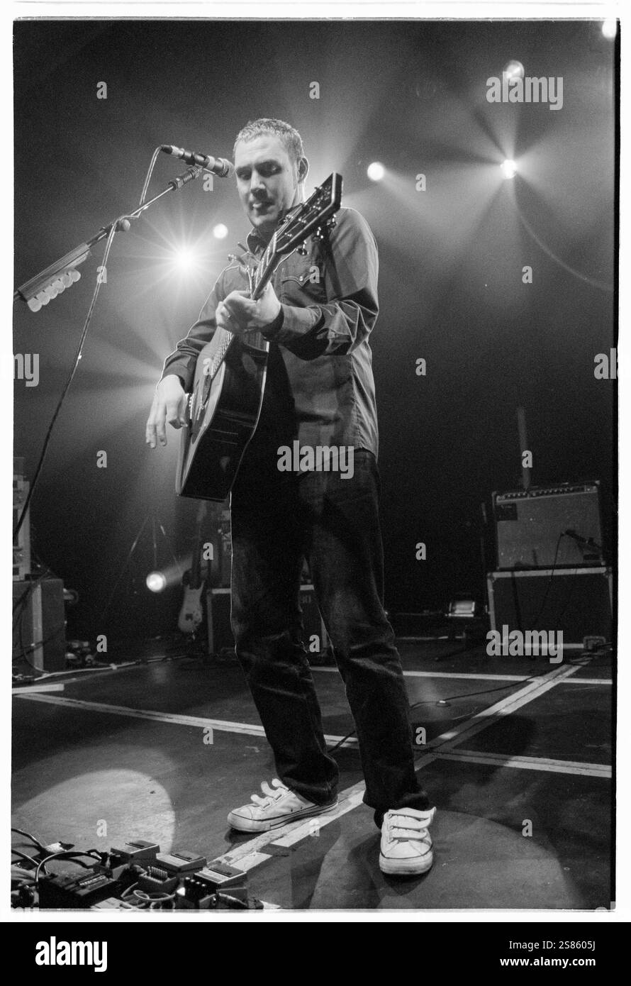 DAVID GRAY, CONCERT, 2000: Singer songwriter David Gray playing at ...