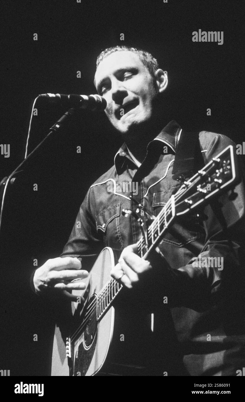 DAVID GRAY, CONCERT, 2000: Singer songwriter David Gray playing at ...