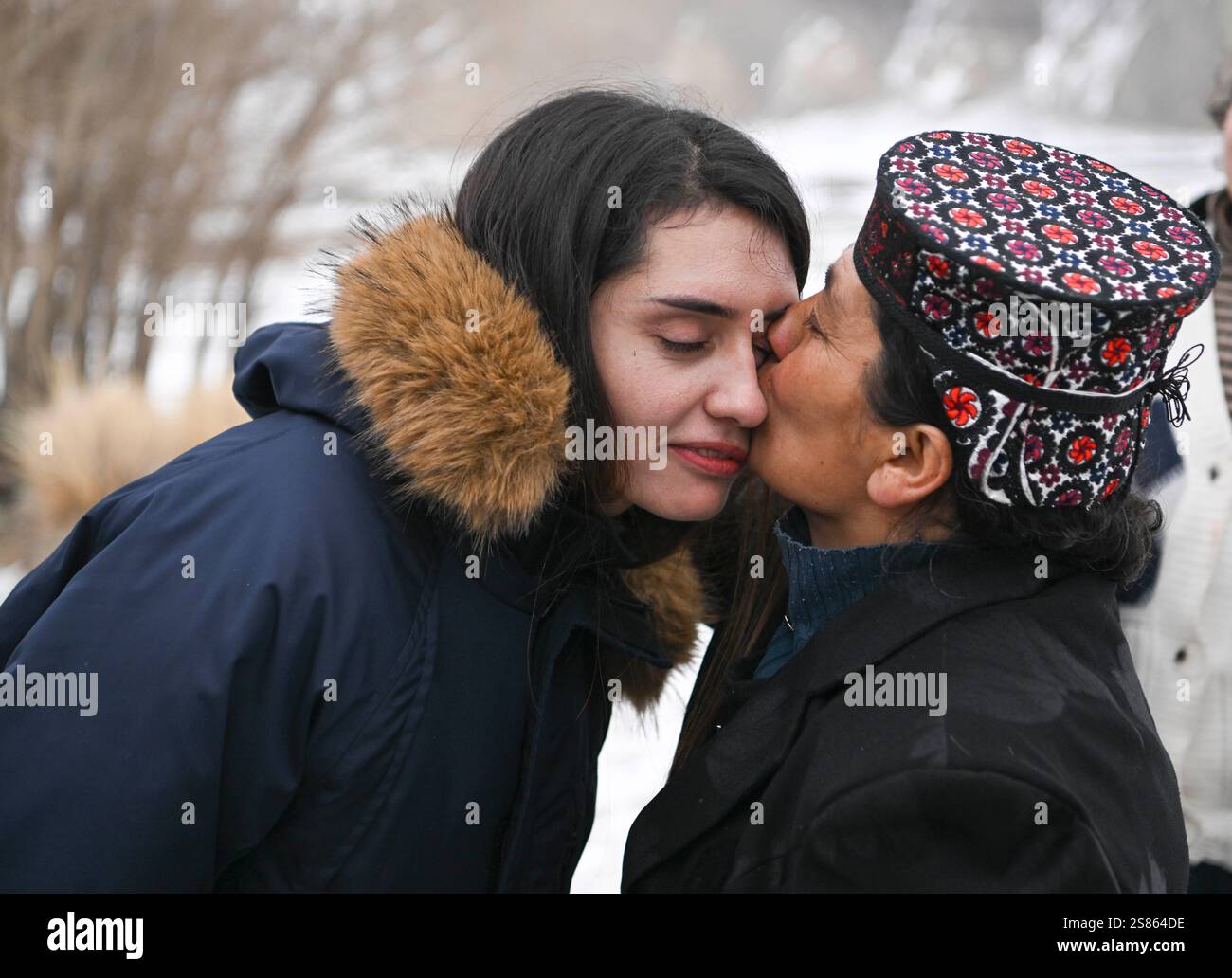 (250121) -- URUMQI, Jan. 21, 2025 (Xinhua) -- Airkir Duliki's mother kisses her goodbye before ...